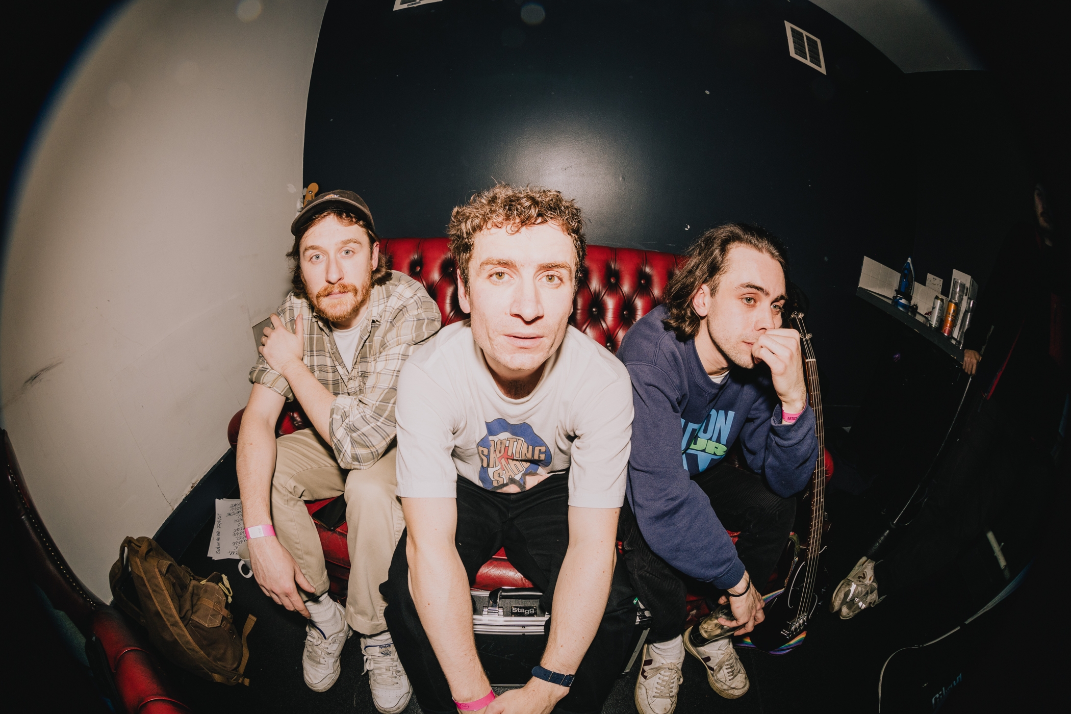 FLASH: DRIP-FED – THE HUBBARDS - Unis Son